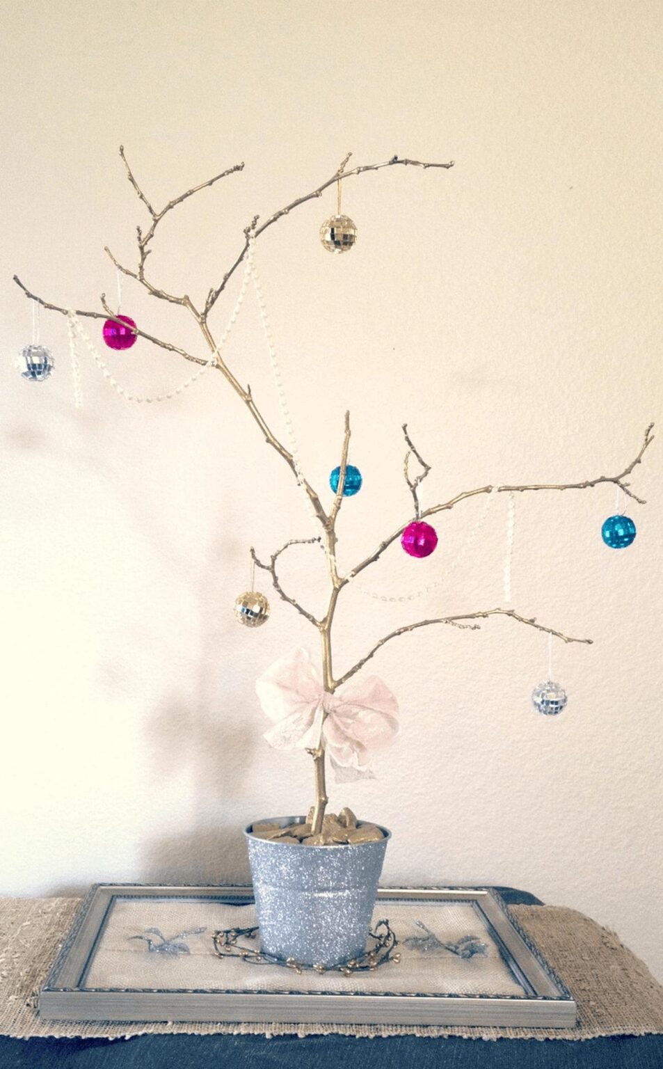 26 Beautiful Tree Branch Centerpieces You’ll Love Displaying