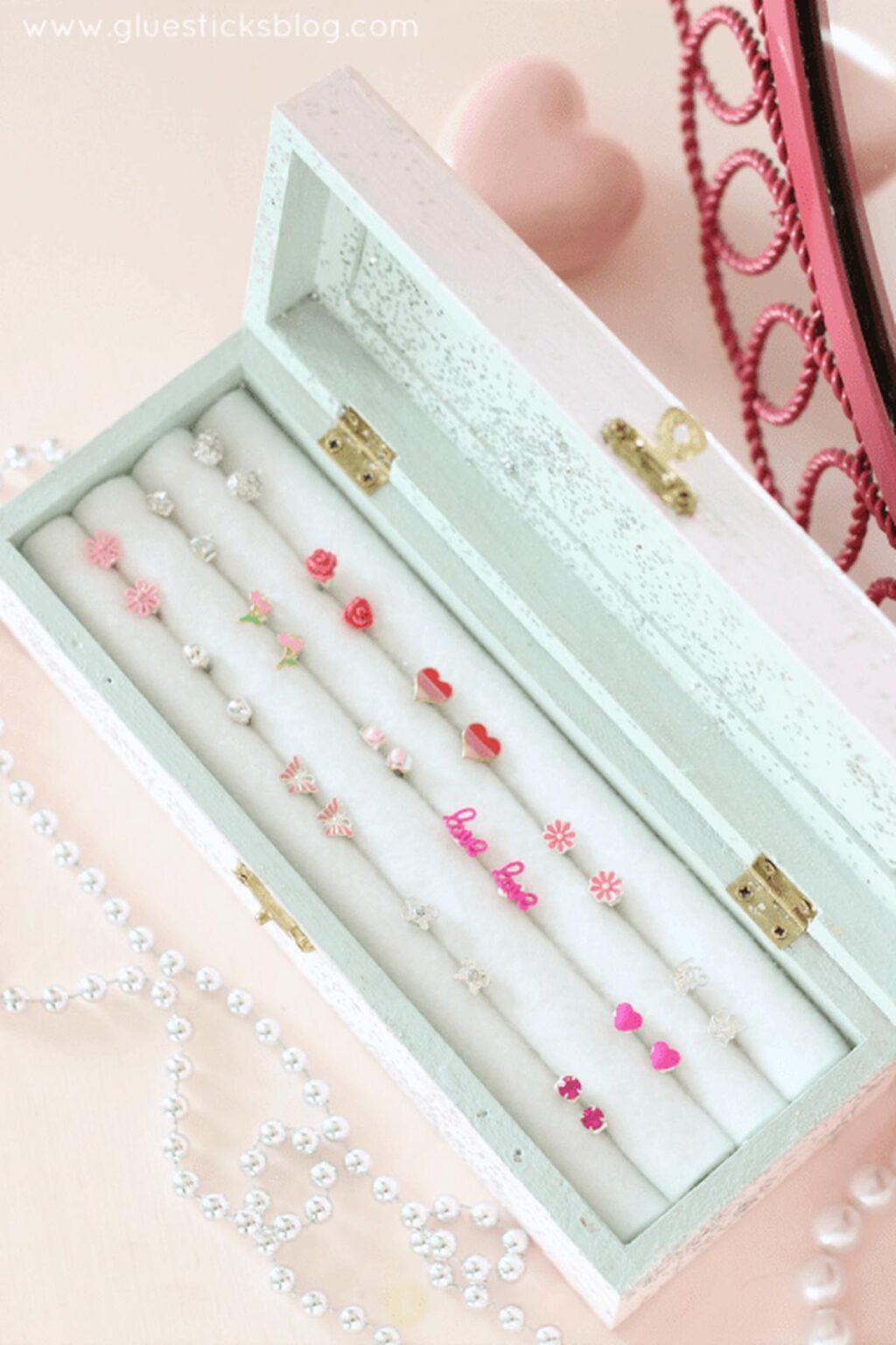 21 Beautiful DIY Jewelry Box Projects for Tidy Spaces