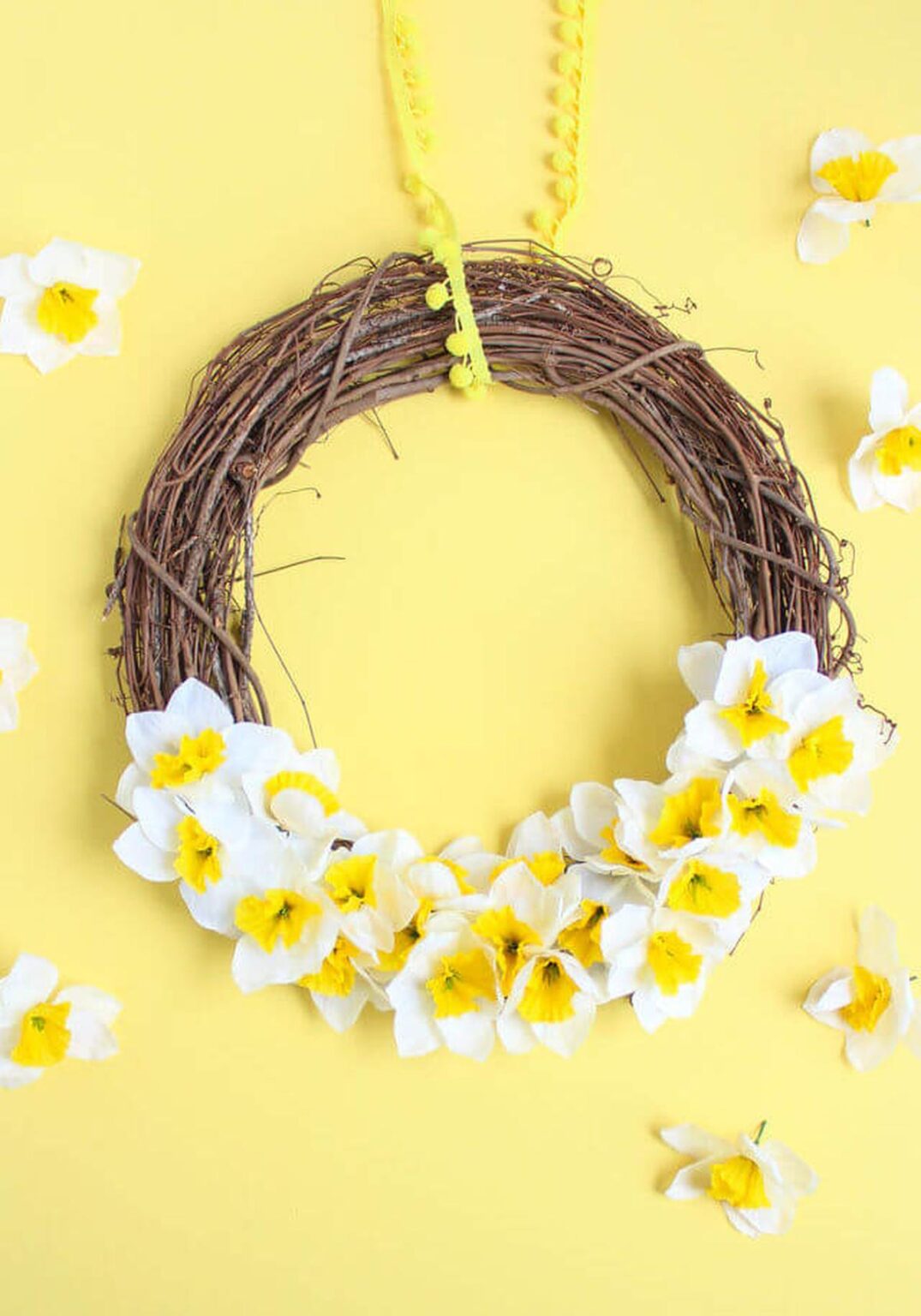 23 DIY Floral Wreath Designs to Welcome the Season