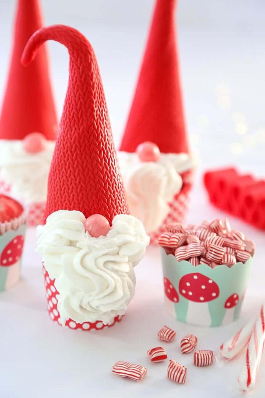 26 DIY Santa Decor Ideas to Brighten Your Holiday