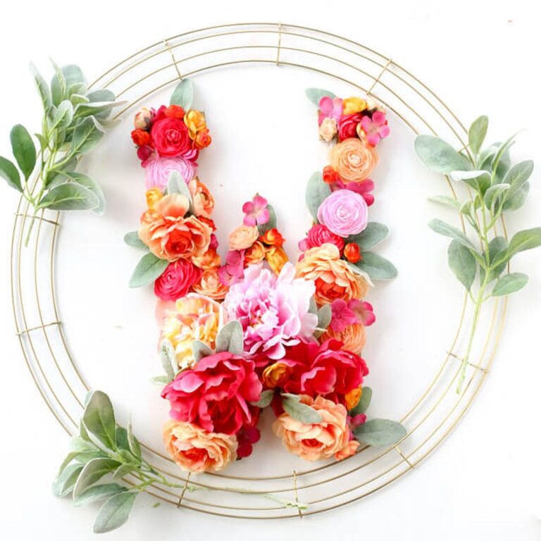 23 DIY Floral Wreath Designs to Welcome the Season