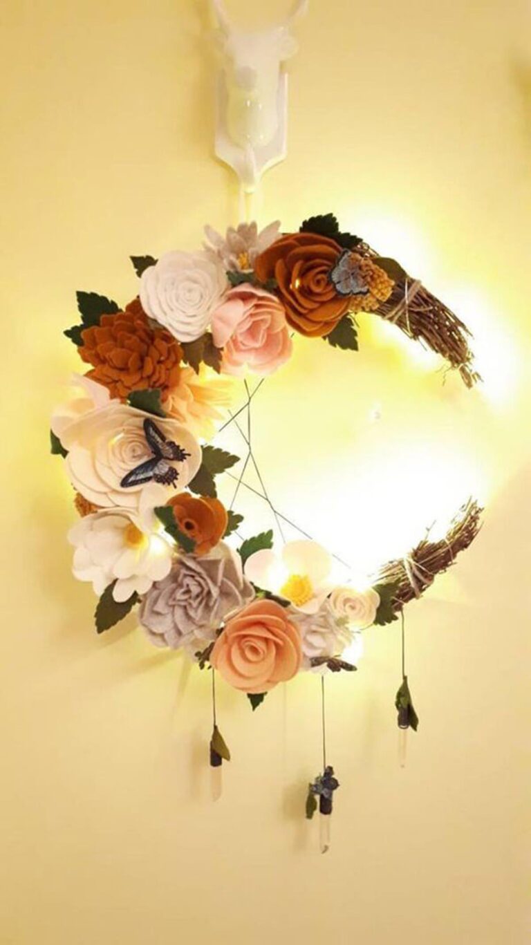 23 Unique Moon Wreath Designs for a Charming Home Vibe