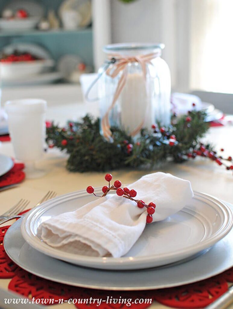14 Gorgeous Christmas Table Themes to Inspire