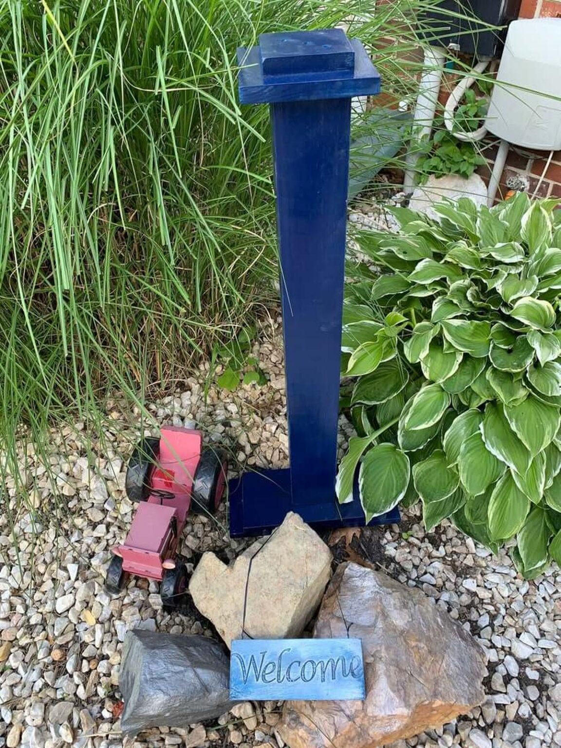 43 Welcoming Front Porch Posts to Delight Your Visitors