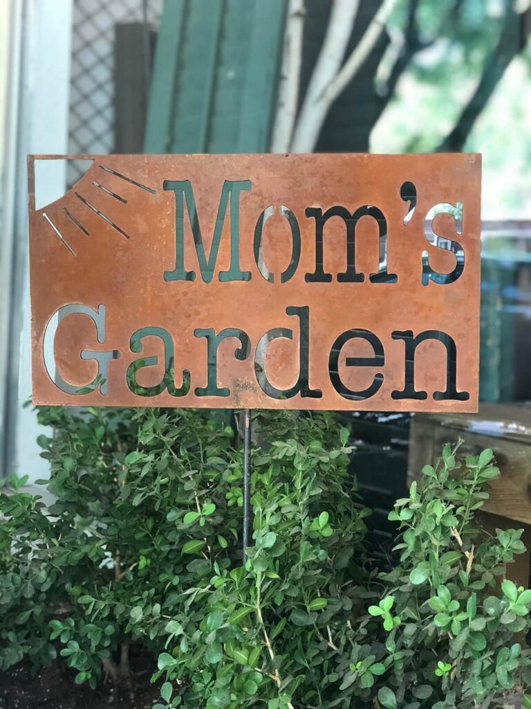 38 Charming Garden Signs to Personalize Your Green Space