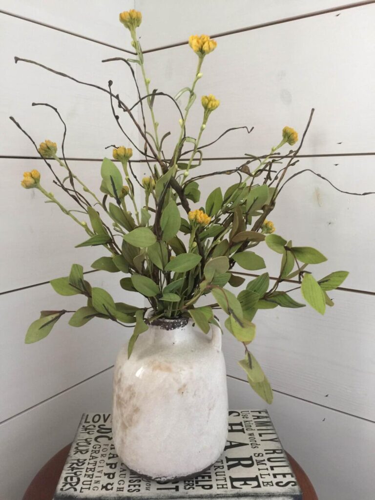 14 Best Farmhouse Flower Arrangements to Brighten Your Home