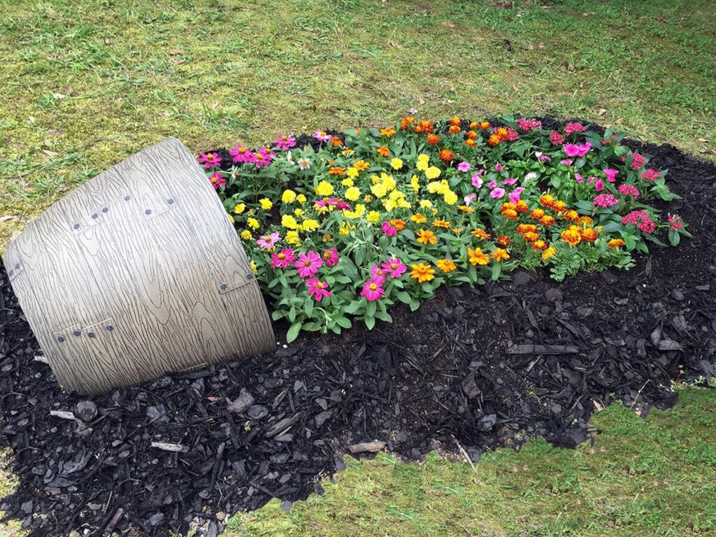 22 Charming Spilled Flower Pot Ideas to Decorate Your Outdoor Space