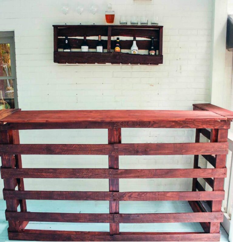 21 Fun Pallet Bar Ideas to Try at Home on a Budget