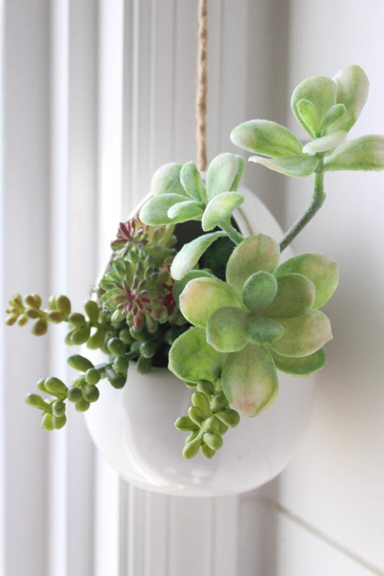 14 Best Farmhouse Flower Arrangements to Brighten Your Home