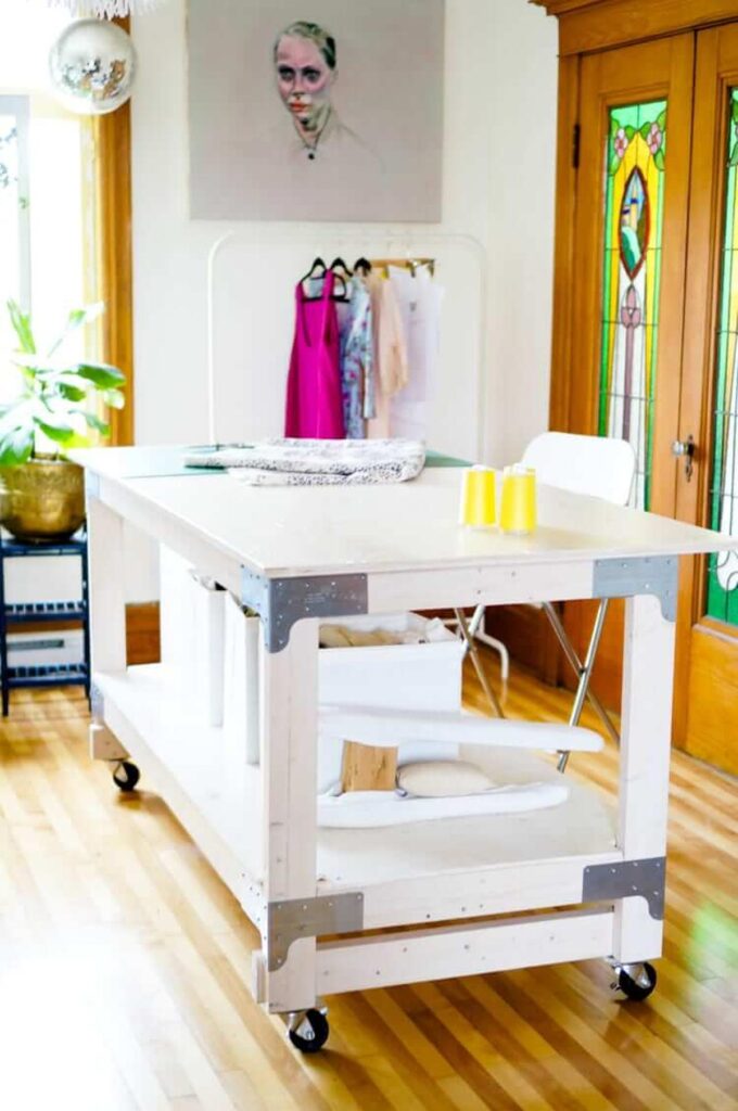25 DIY Craft Tables and Desks for Ultimate Creative Spaces