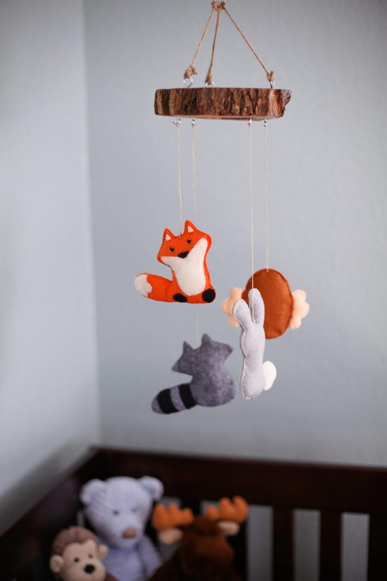 19 Cute DIY Baby Mobiles to Delight Your Baby