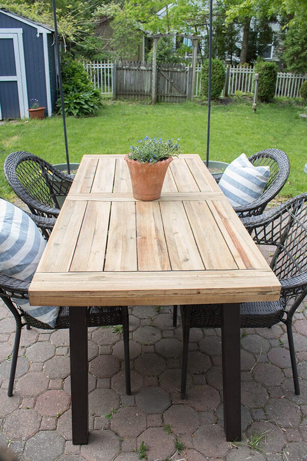 24 Stylish DIY Outdoor Tables to Elevate Your Backyard Entertaining