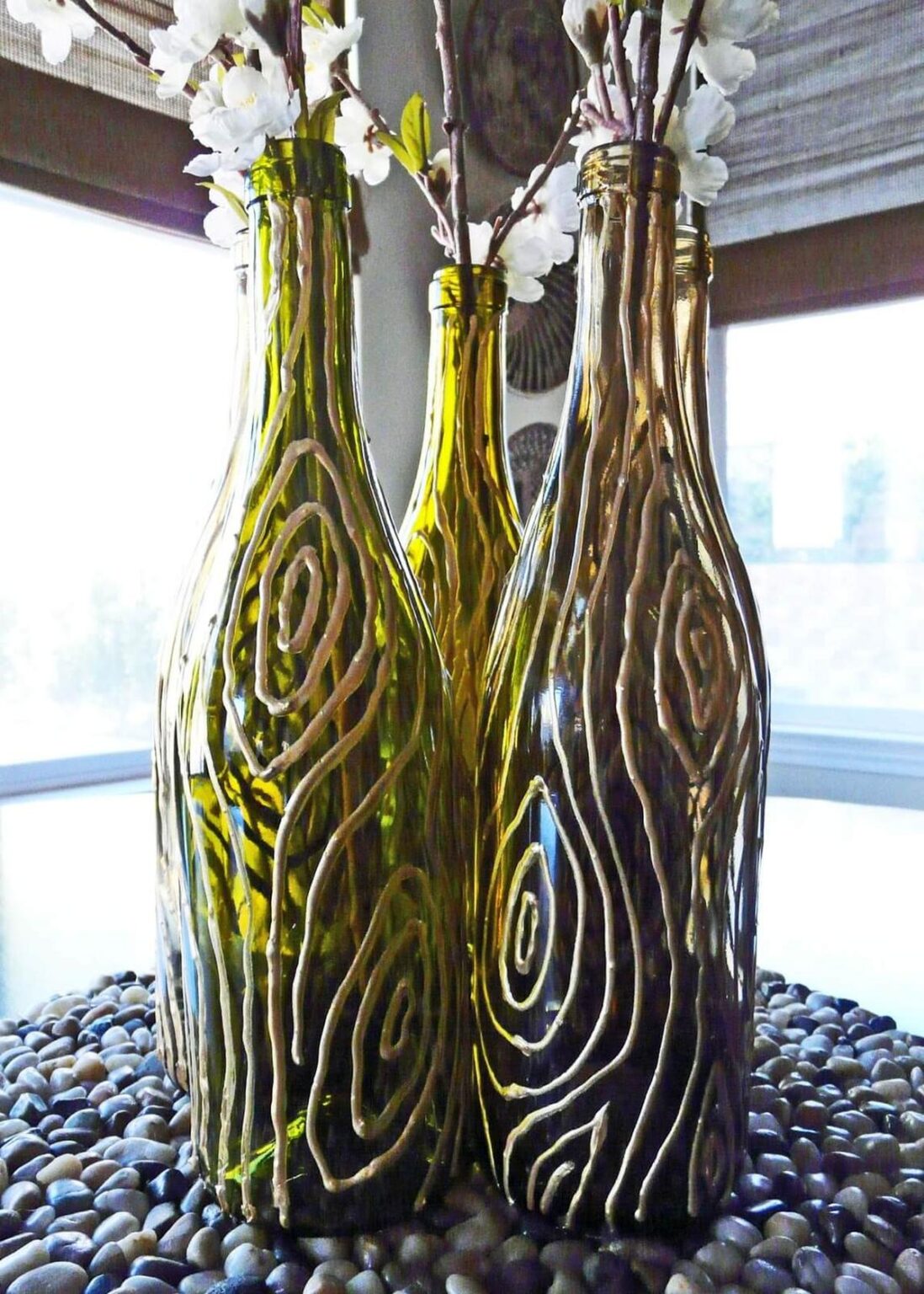 22 Stylish DIY Vase Projects to Display Your Blooms