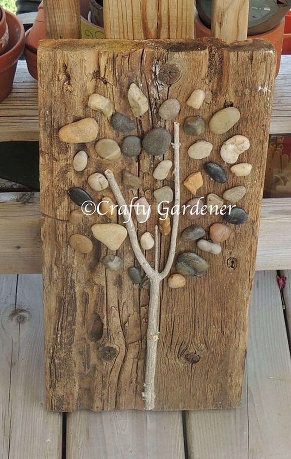 27 Inventive DIYs Using Pebbles and River Rocks for Home Decor