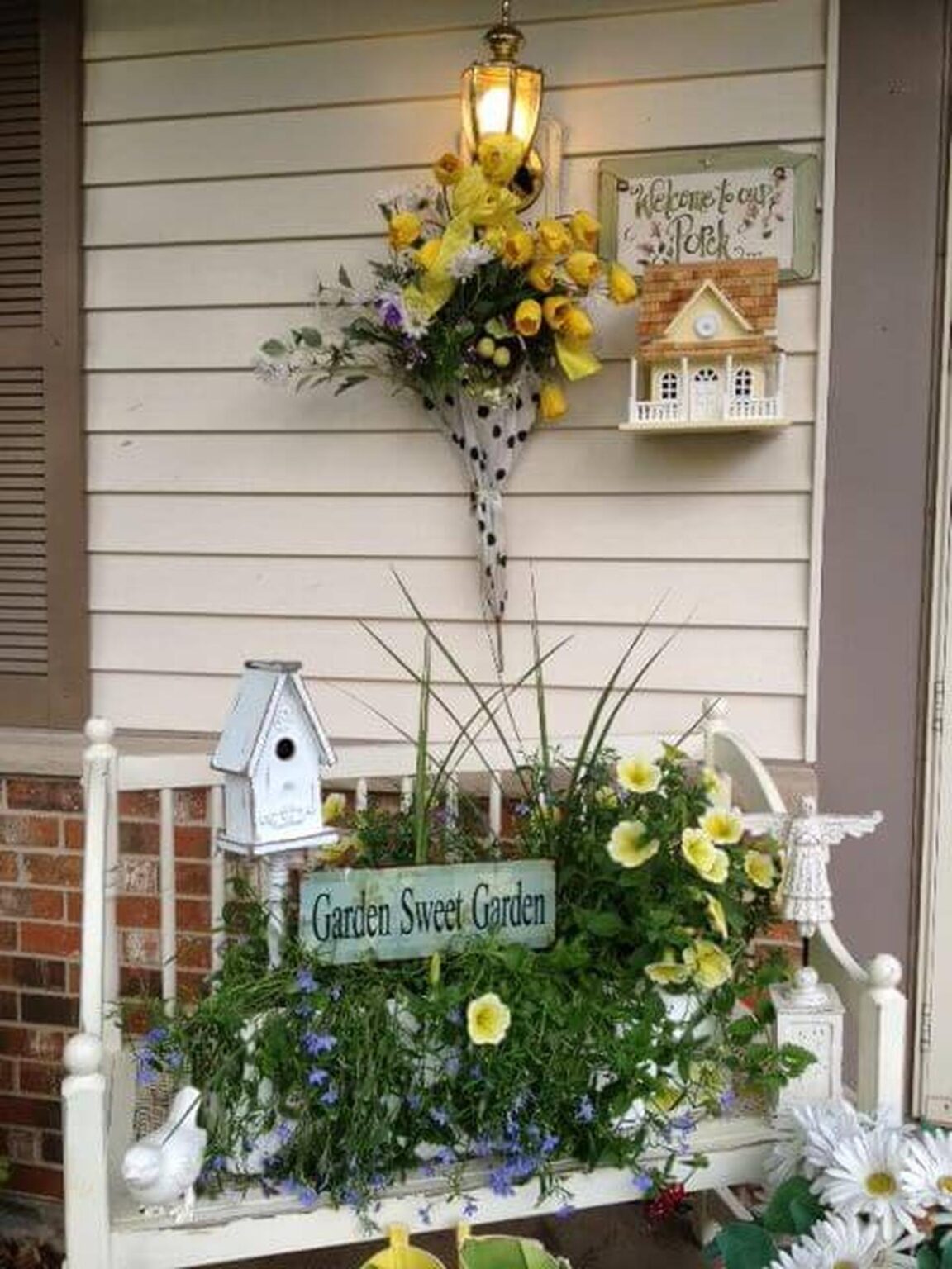 34 Rustic Porch Decorations to Spruce Up Your Space This Spring