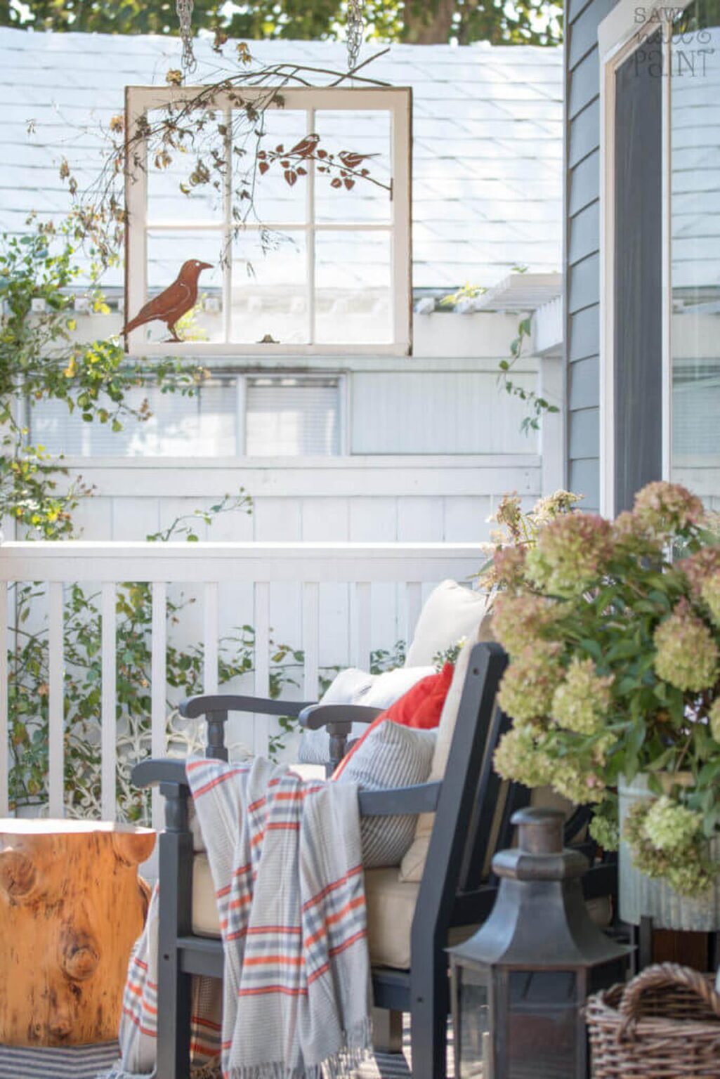 23 DIY Projects Using Old Windows to Cozy Up Your Space