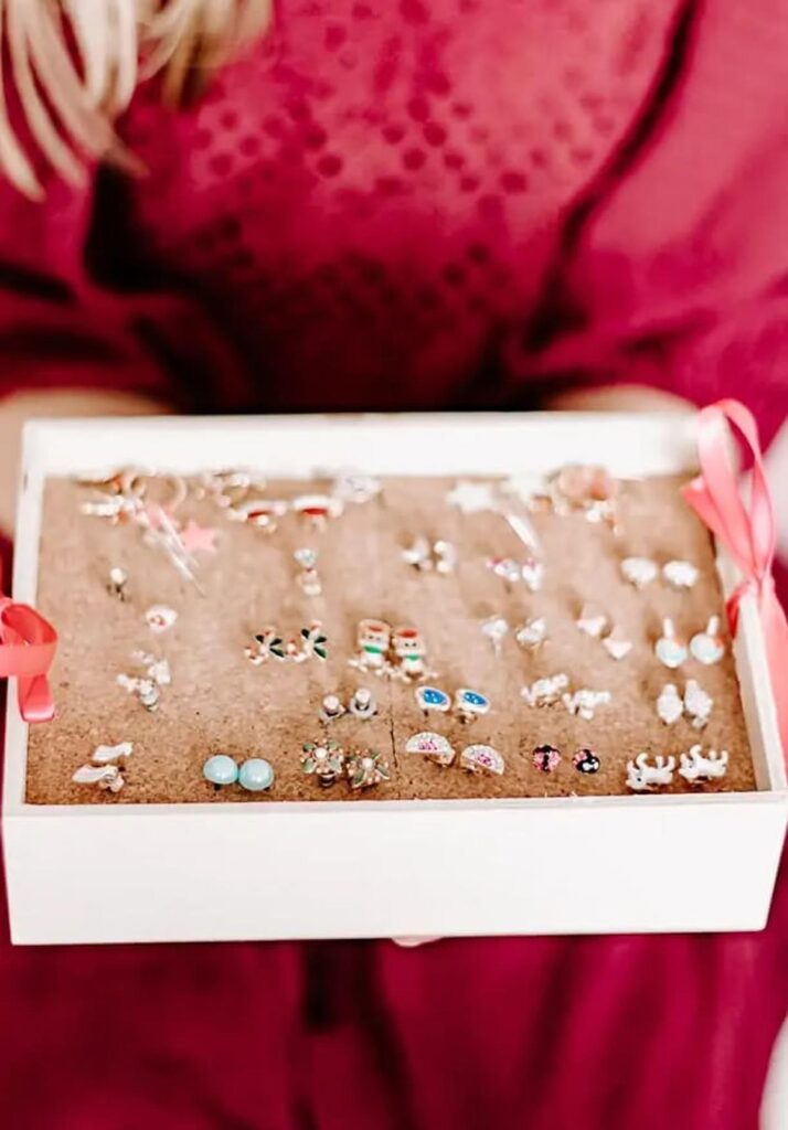 21 Beautiful DIY Jewelry Box Projects for Tidy Spaces