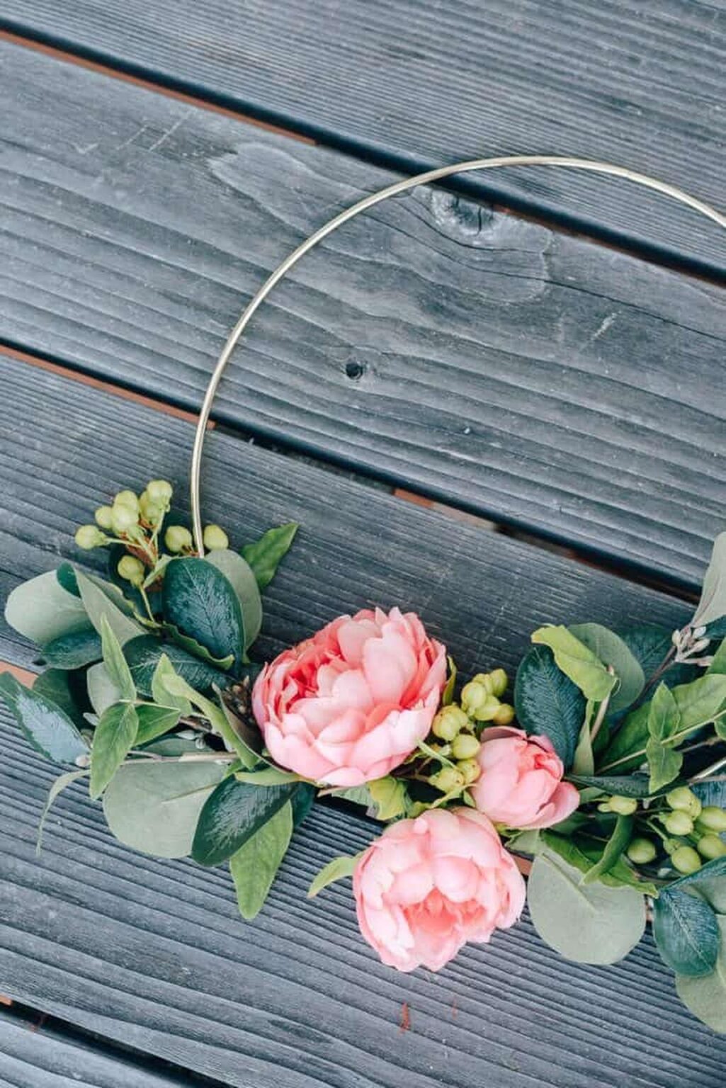 23 DIY Floral Wreath Designs to Welcome the Season