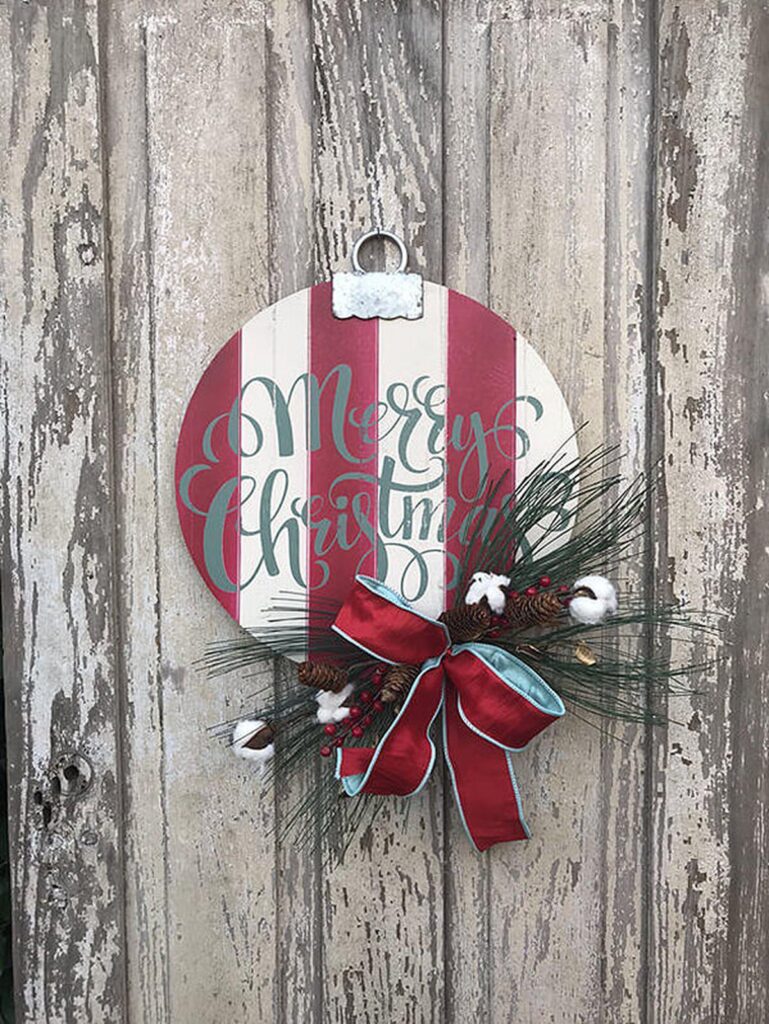 26 Eye-Catching Christmas Wood Signs for Your Home