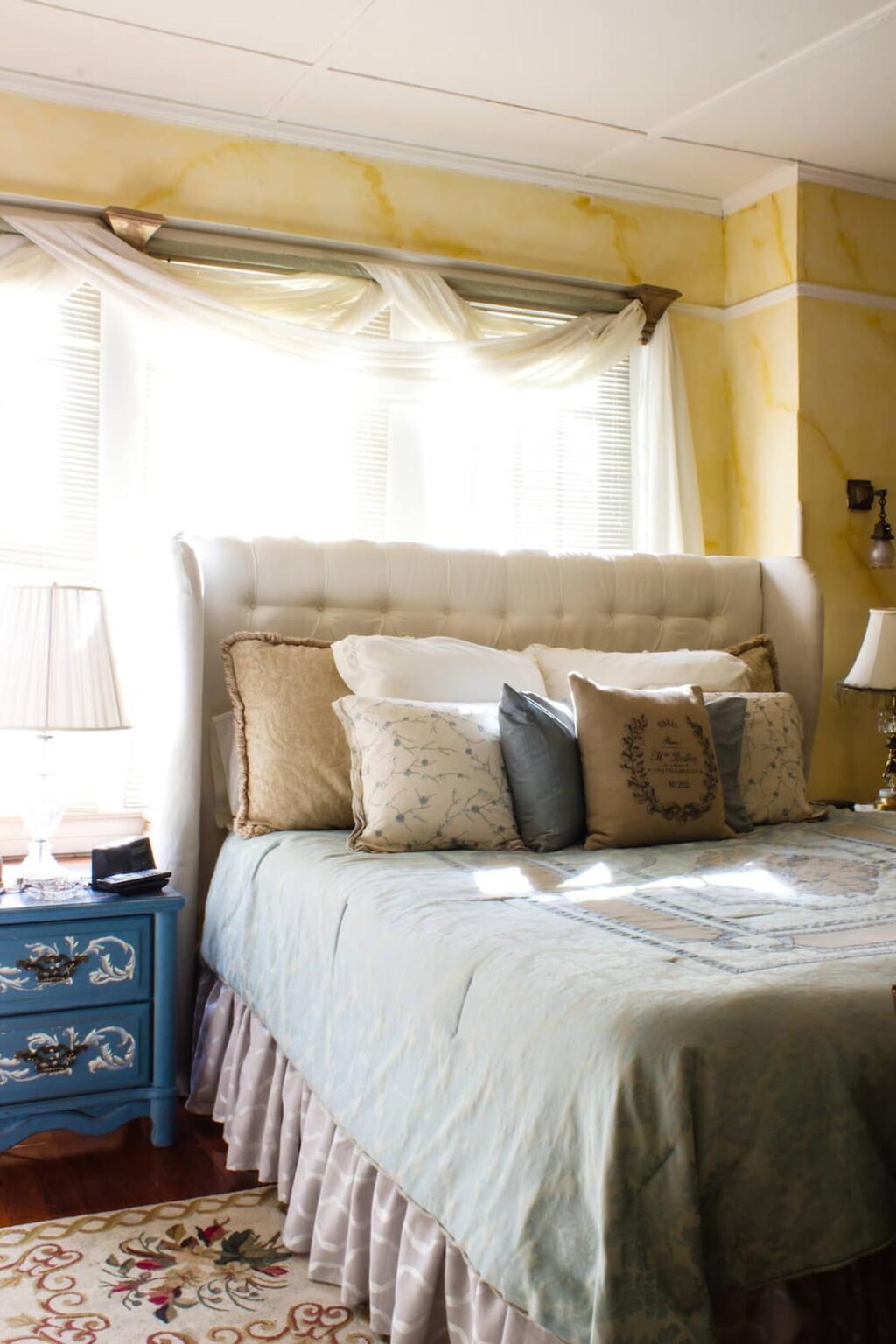 17 Stylish DIY Upholstered Headboard Ideas for Your Bedroom