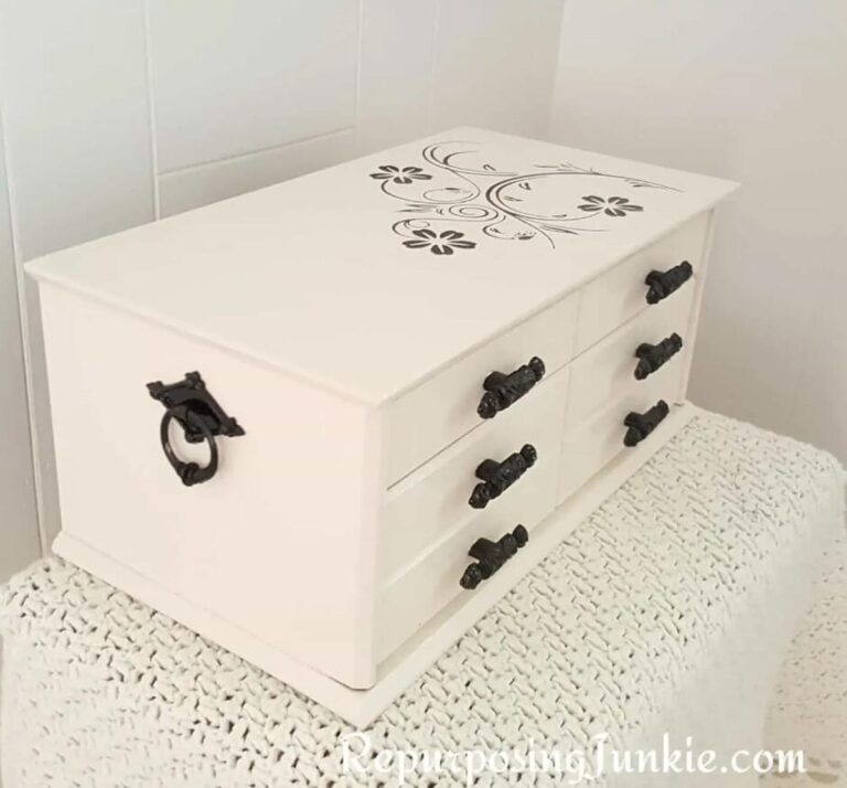 21 Beautiful DIY Jewelry Box Projects for Tidy Spaces