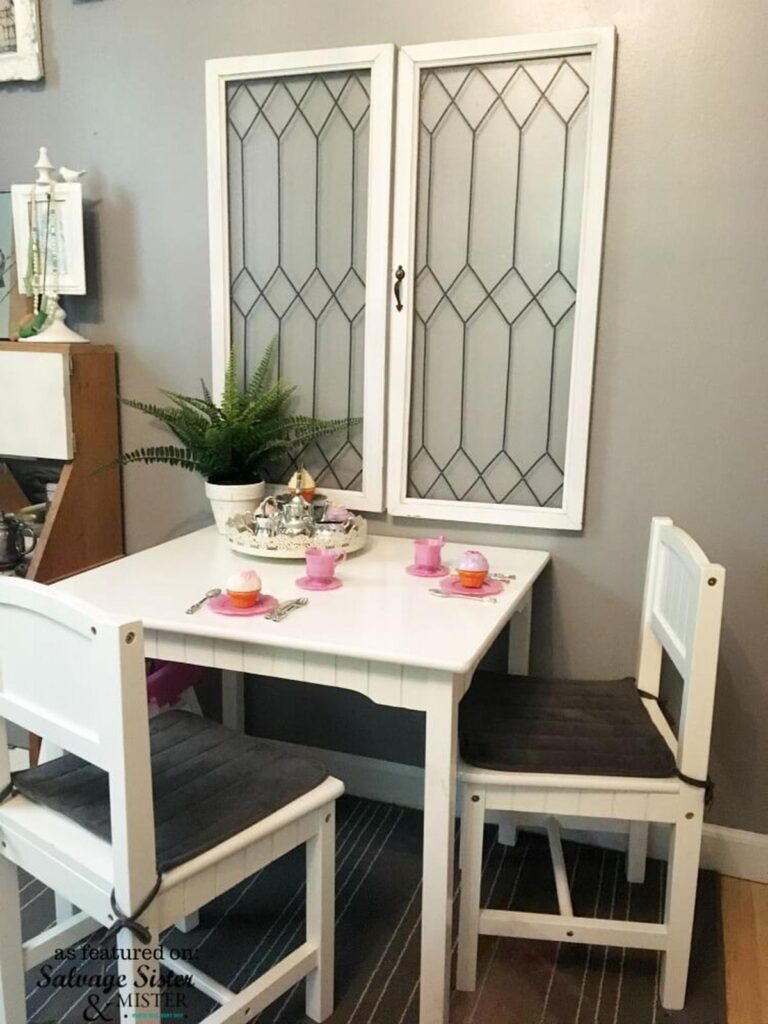 23 DIY Projects Using Old Windows to Cozy Up Your Space