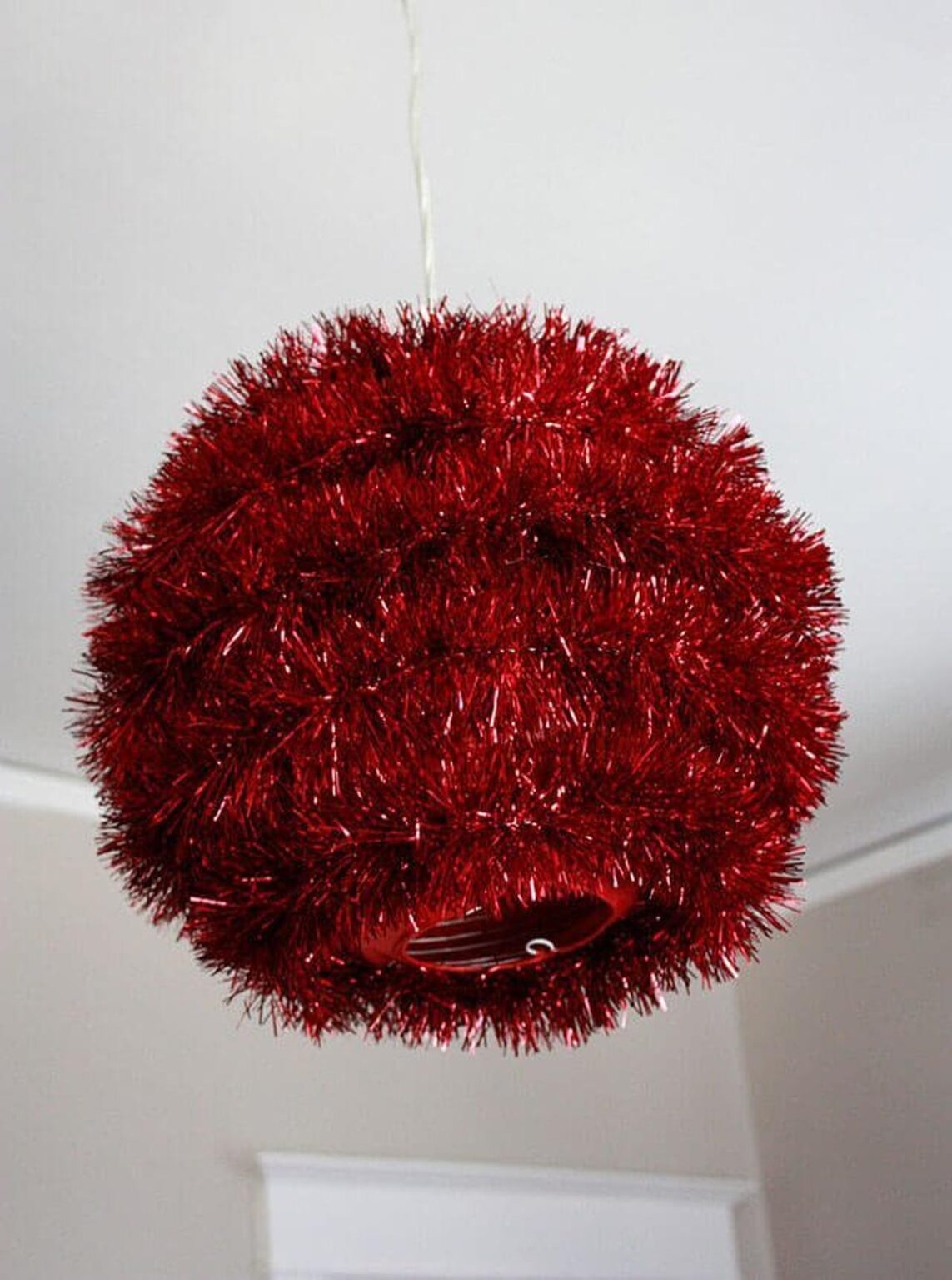 22 Fun Tinsel Decoration Ideas to Transform Your Festive Space