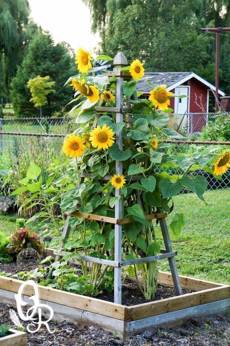 20 Quick and Easy Flower Towers to Build This Weekend