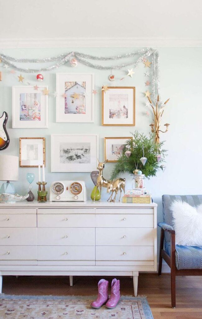 22 Fun Tinsel Decoration Ideas to Transform Your Festive Space