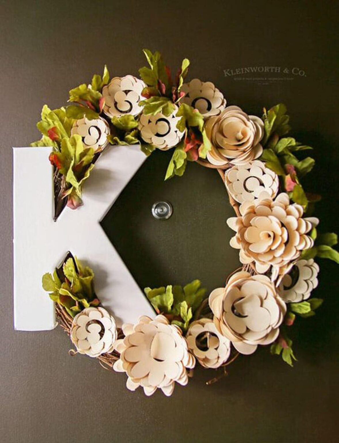 18 Creative Paper Wreath DIYs to Craft This Season