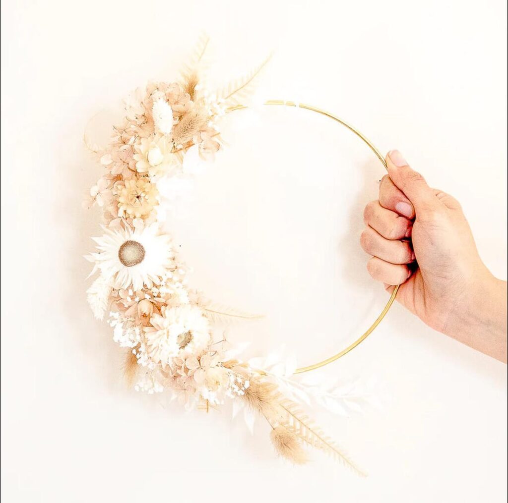 23 Unique Moon Wreath Designs for a Charming Home Vibe