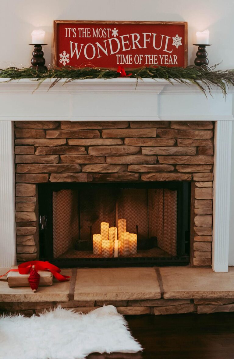 26 Eye-Catching Christmas Wood Signs for Your Home