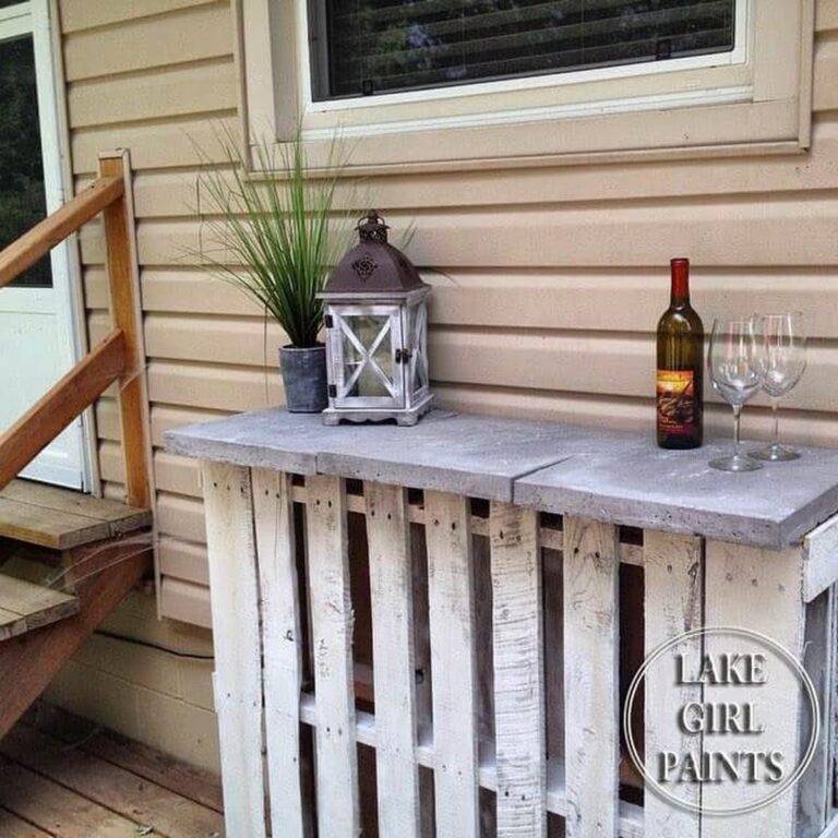 21 Fun Pallet Bar Ideas to Try at Home on a Budget