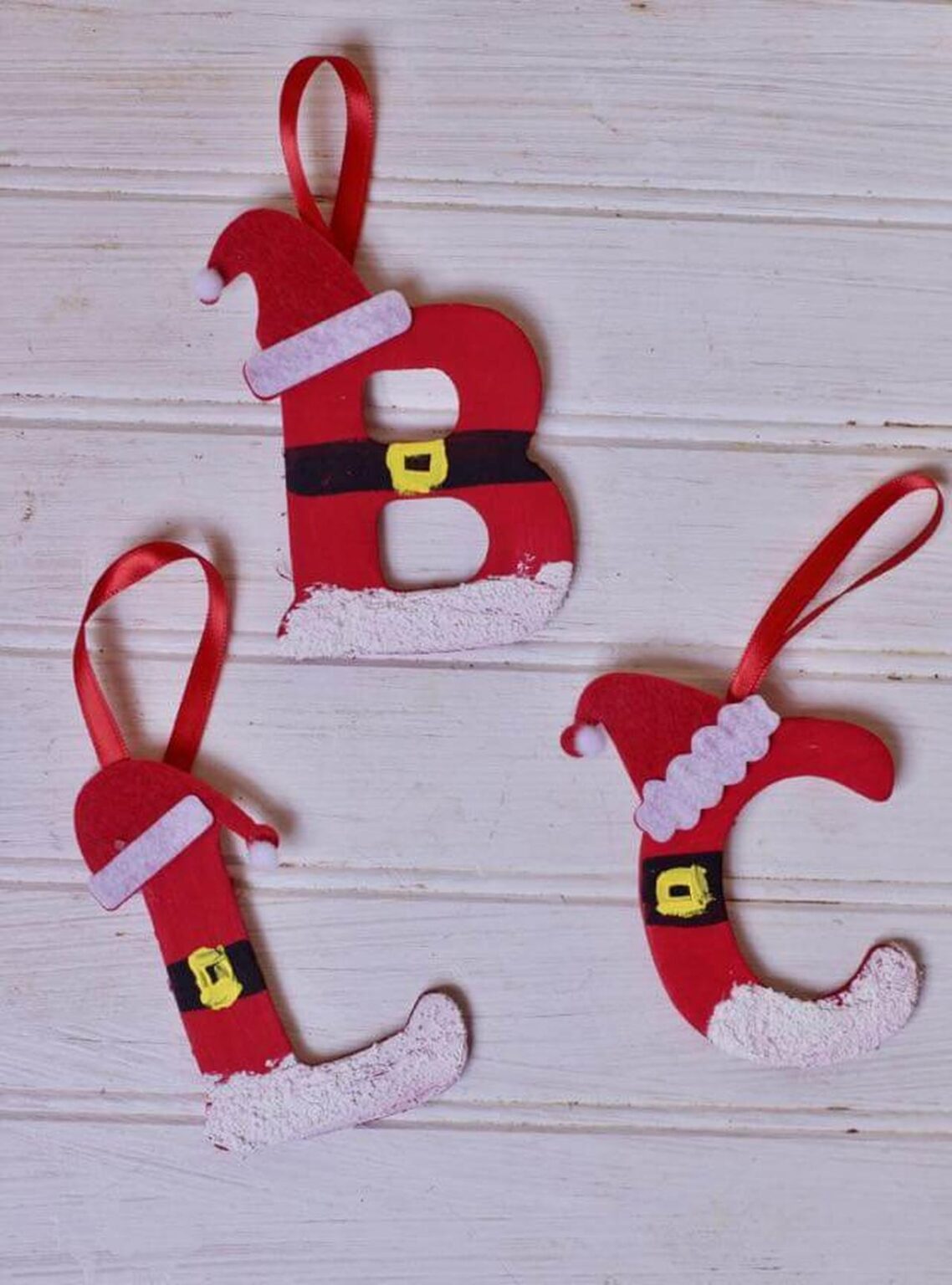 26 DIY Santa Decor Ideas to Brighten Your Holiday