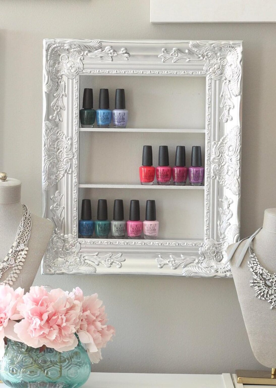 19 Ways to Transform Old Frames into Artful Decor