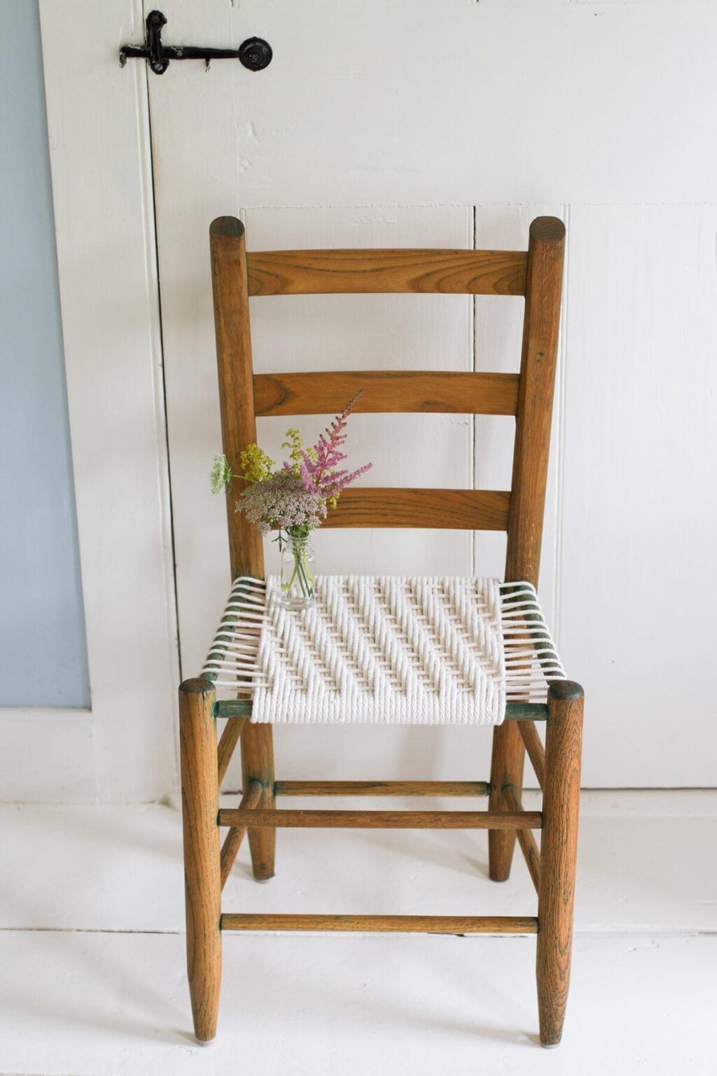 27 Trendy DIY Chair Projects for a Home Makeover