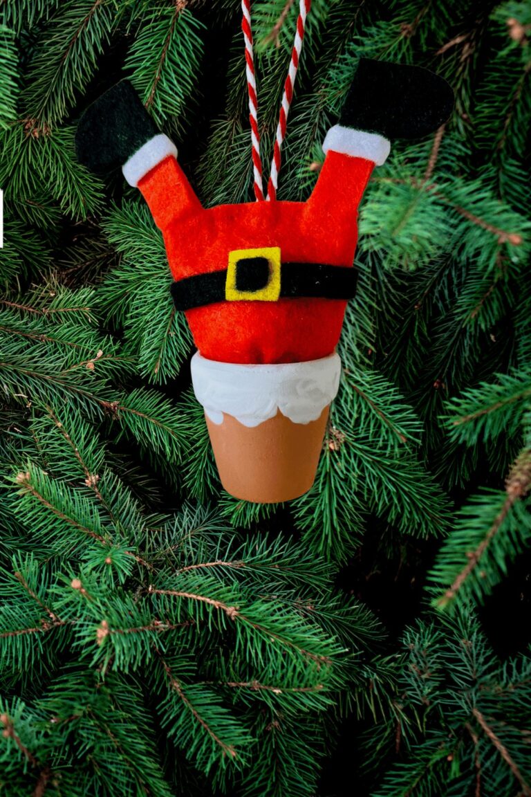 26 DIY Santa Decor Ideas to Brighten Your Holiday