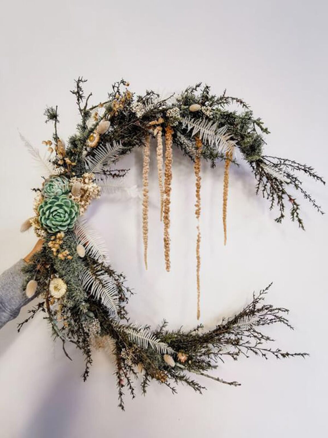 23 Unique Moon Wreath Designs for a Charming Home Vibe