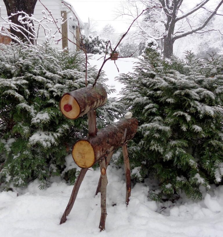 28 Festive Reindeer Decorations to Brighten Your Holiday Home