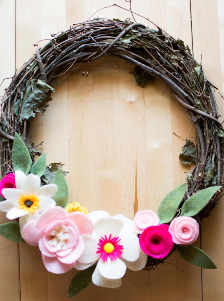 23 DIY Floral Wreath Designs to Welcome the Season