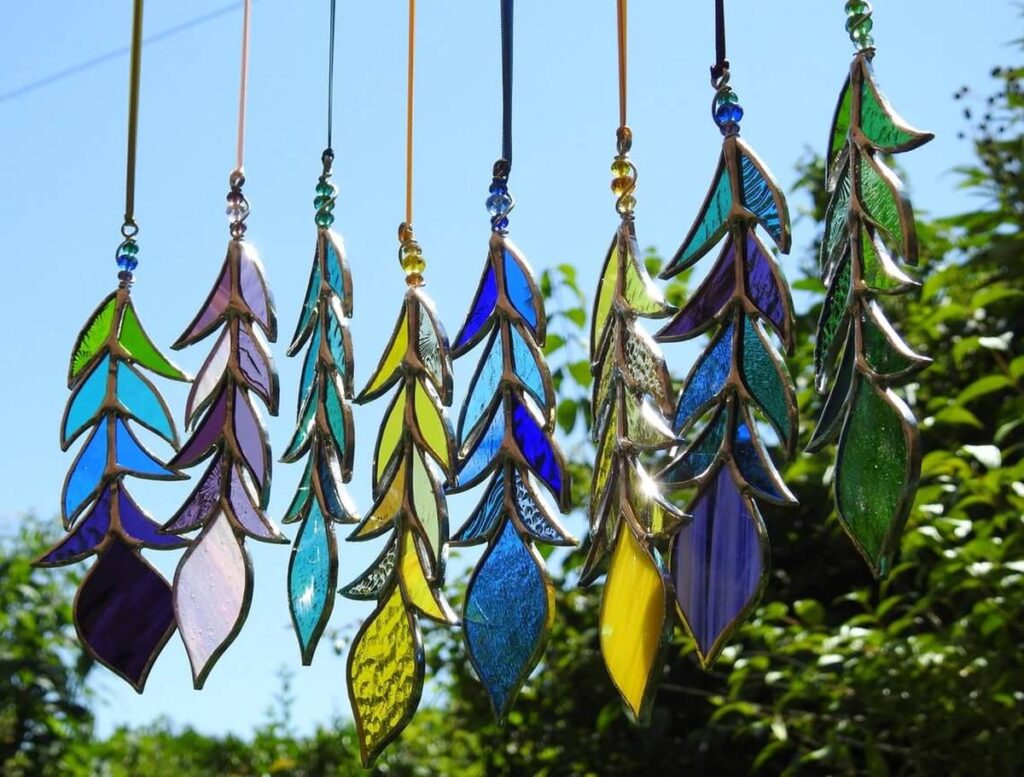 23 Unique and Affordable Ways to Decorate with Glass