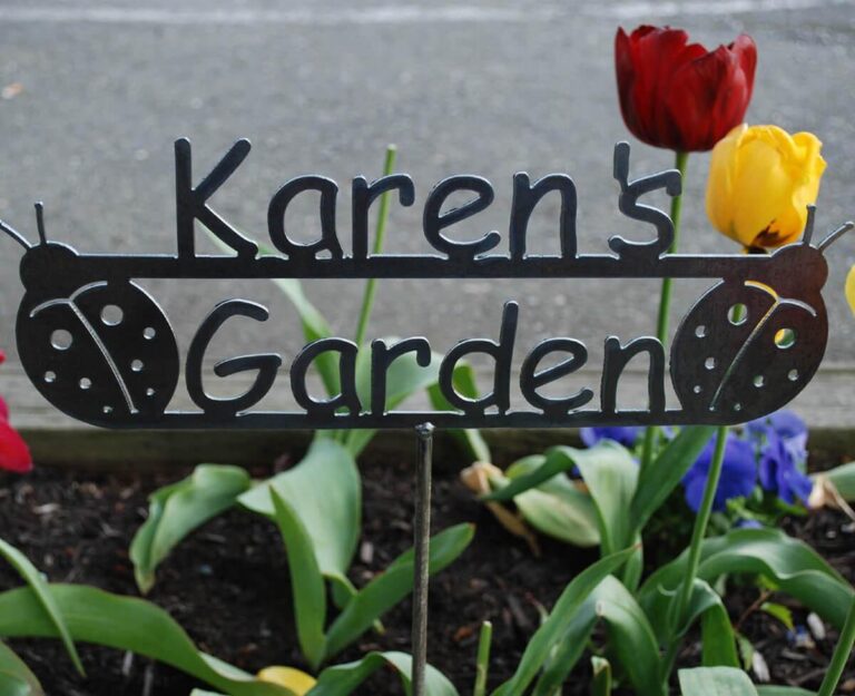 38 Charming Garden Signs to Personalize Your Green Space