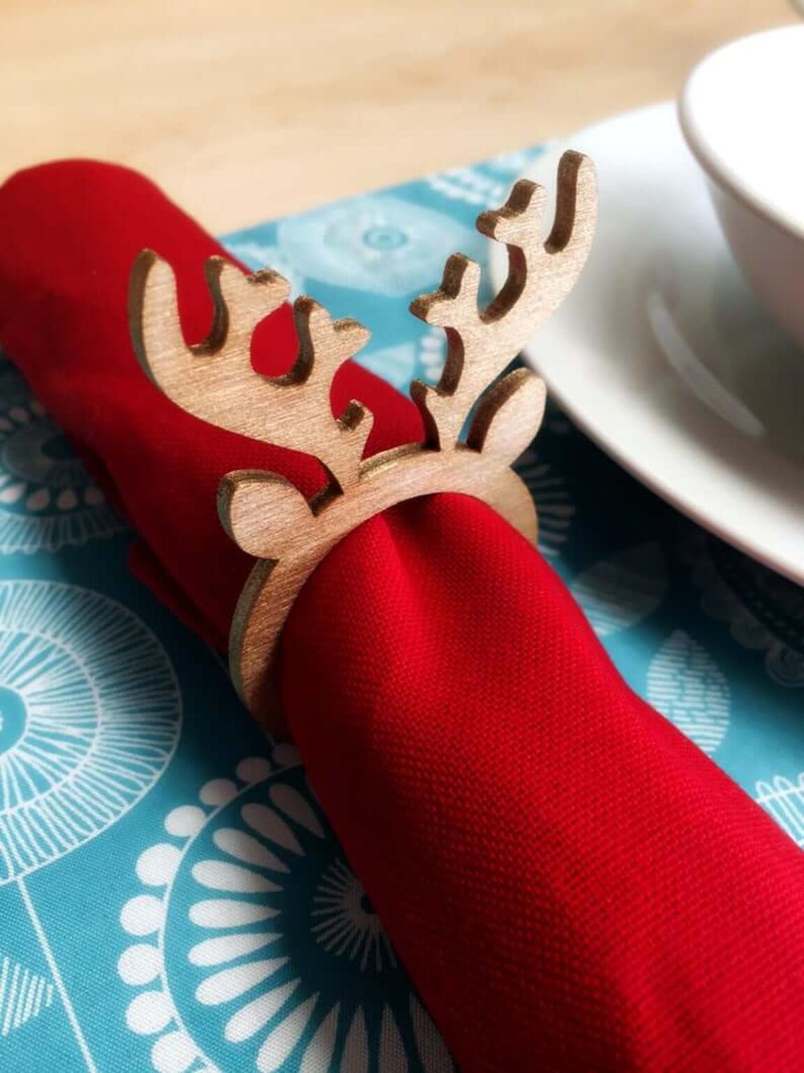 28 Festive Reindeer Decorations to Brighten Your Holiday Home