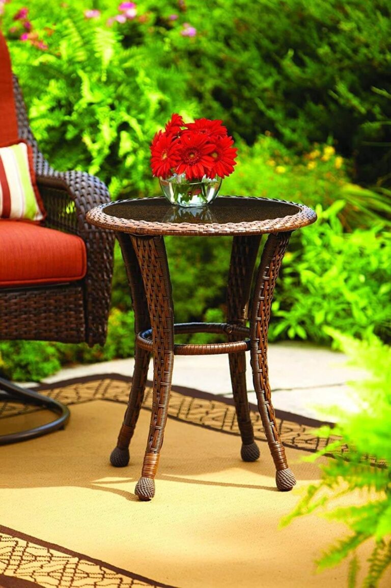 25 Perfect Outdoor Tables for Summer Fun