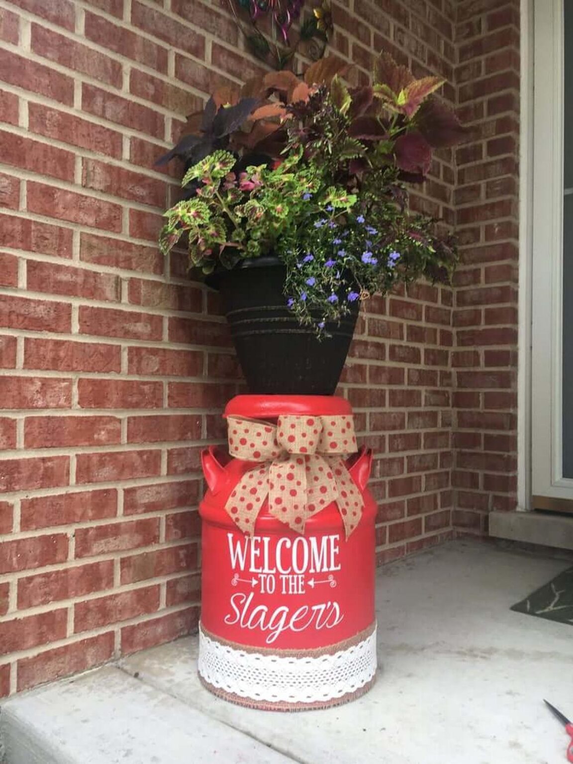 24 Cute Farmhouse Milk Can Ideas for a Cozy Space