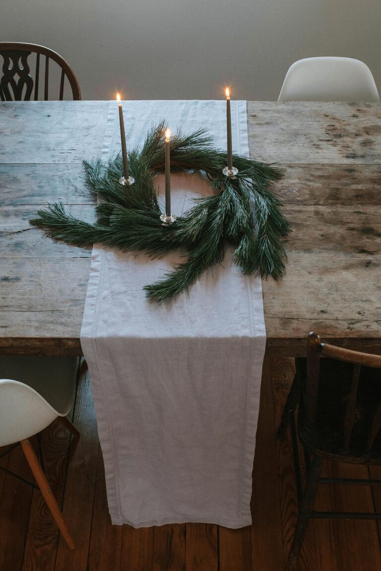 14 Gorgeous Christmas Table Themes to Inspire