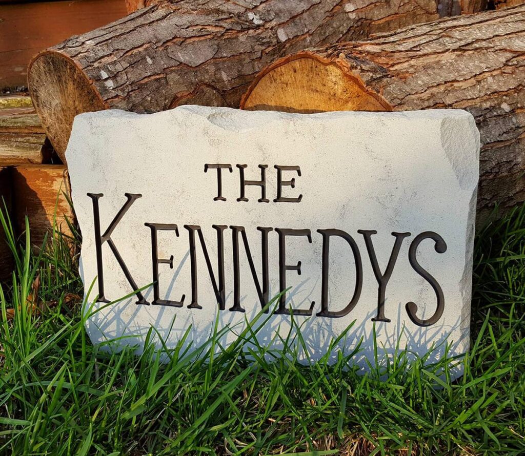38 Charming Garden Signs to Personalize Your Green Space