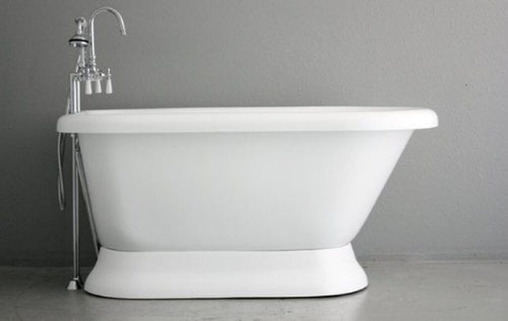 24 Best Small Bathtubs Designed for Big Impressions