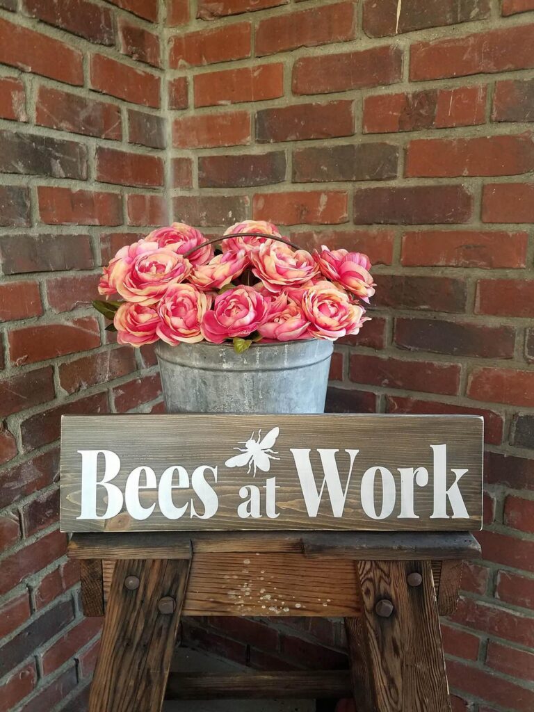 38 Charming Garden Signs to Personalize Your Green Space