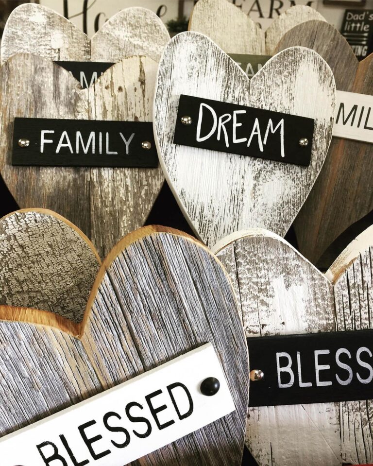 33 Rustic Wood Heart Crafts to DIY and Cherish